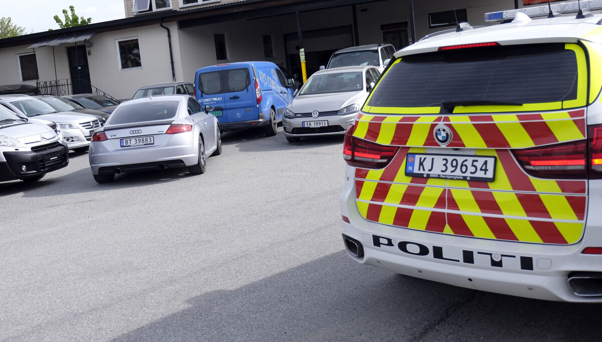 Stjålet bil funnet med skader - tyvene på frifot etter bilbutikk-innbrudd Stjålet bil funnet med skader - tyvene på frifot etter bilbutikk-innbrudd